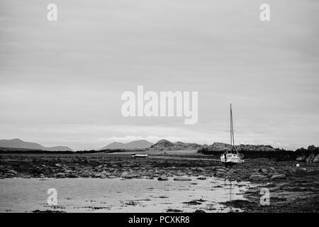 View of Traeth Crigyll beach, Rhosneigr, Anglesey, North Wales, UK ...
