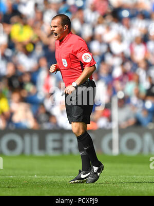 Match referee Geoff Eltringham Stock Photo - Alamy