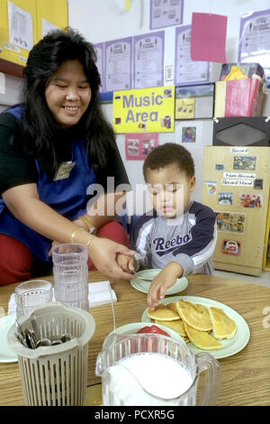 August 1999 - Children At Day Care Having Breakfast Stock Photo - Alamy