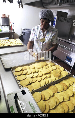 August 1999 - Food Service Personnel At Work Stock Photo - Alamy