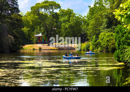 The West Boating Lake in Victoria Park, Hackney, London, England, UK ...