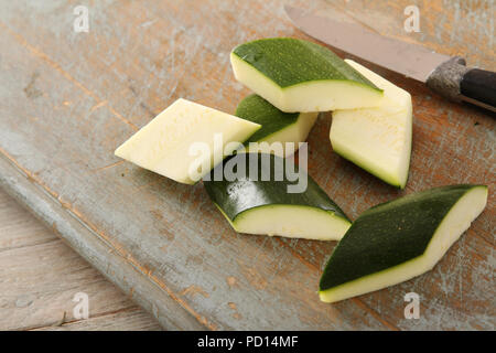 courgette diamond cut Stock Photo - Alamy
