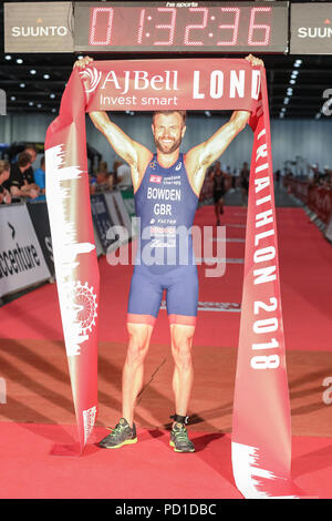 Adam Bowden in action in the men's 3000m steeplechase race Stock Photo ...