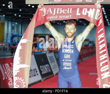 Adam Bowden in action in the men's 3000m steeplechase race Stock Photo ...