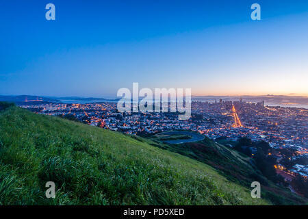 Twin Peaks viewpoint, Christmas Tree Point,, San Francisco, CA, USA ...