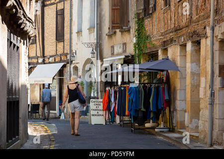 Tourists in the narrow streets of Bergerac old town, Bergerac, Dordogne ...