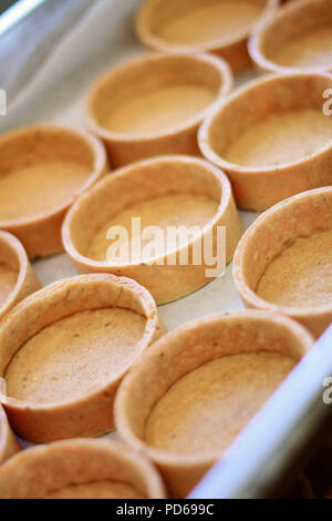empty pastry cases Stock Photo - Alamy