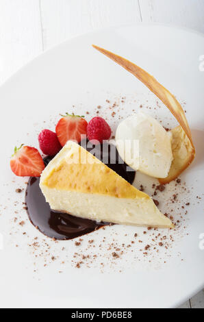 plated cheesecake dessert Stock Photo - Alamy