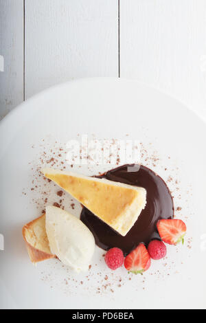 plated cheesecake dessert Stock Photo - Alamy