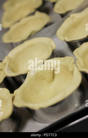baker making pies Stock Photo - Alamy
