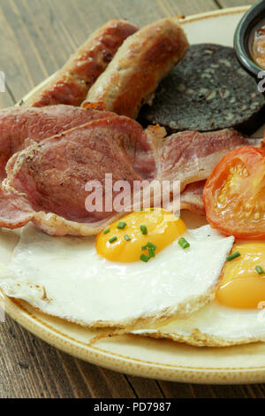Cooked Full English Breakfast Stock Photo - Alamy
