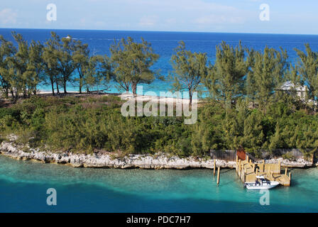 Beautiful scenery of Paradise Island at Nassau Harbour in Bahamas Stock ...