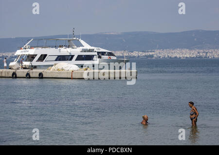 Perea, Thessaloniki, Greece. 7th Aug, 2018. People are seen relaxing at ...