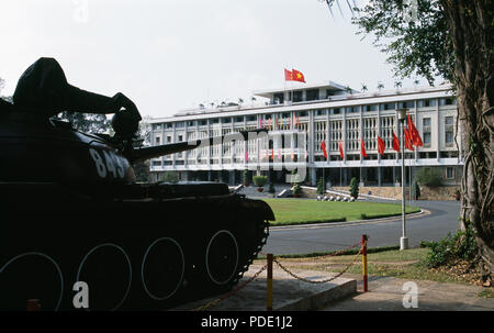 Tank in front of the Reunification Palace in Ho Chi Minh City, Vietnam ...