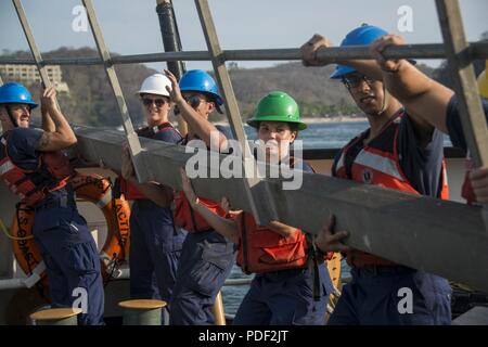 US COAST GUARD RELIANCE CLASS CUTTER CGC ALERT '630' Stock Photo - Alamy