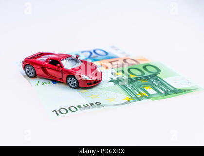 Modellauto und Euro Scheine, Studioaufnahme Stock Photo - Alamy