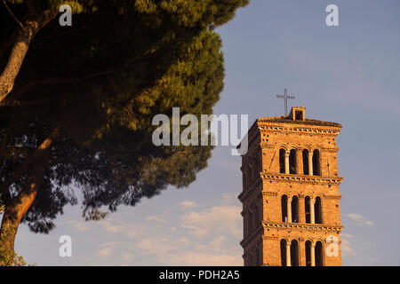 Classic buildings in Rome, Italy. Historic architecture Stock Photo - Alamy