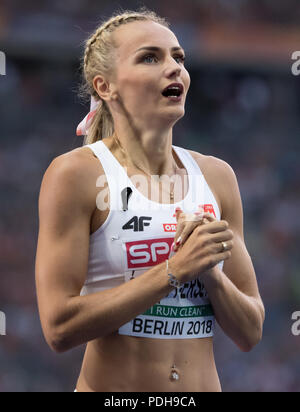 Justyna Swiety-Ersetic, of Poland reacts after finishing a women's 400 ...