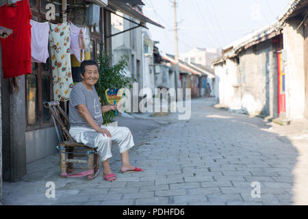 Rugao, Rugao, China. 10th Aug, 2018. Rugao, CHINA-The giant bronze ...