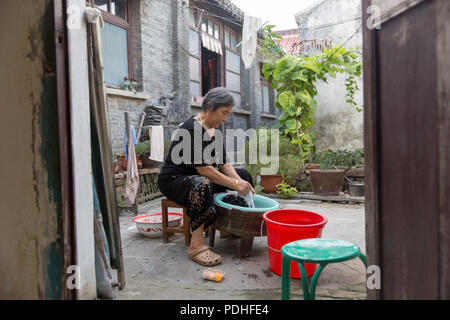 Rugao, Rugao, China. 10th Aug, 2018. Rugao, CHINA-The giant bronze ...