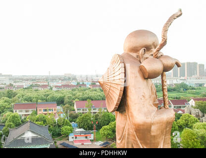 Rugao, Rugao, China. 10th Aug, 2018. Rugao, CHINA-The giant bronze ...