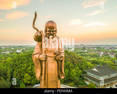 Rugao, Rugao, China. 10th Aug, 2018. Rugao, CHINA-The giant bronze ...