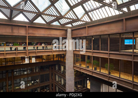 Ford Foundation headquarters Building Stock Photo - Alamy