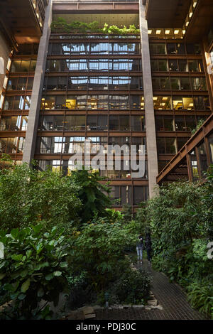 Ford Foundation headquarters Building Stock Photo - Alamy