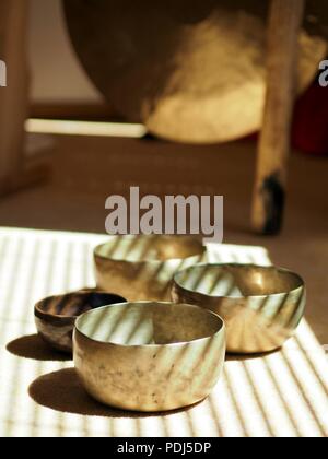 Sound healing instruments, Feng Gong and singing bowls Stock Photo - Alamy