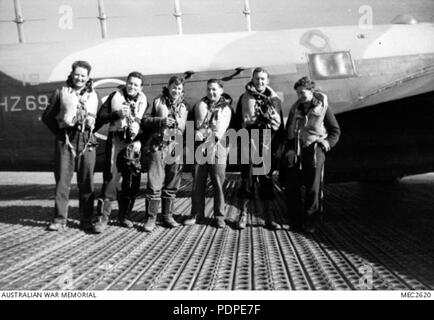 6 458 Squadron RAAF Wellington aircrew Western Desert circa 1943 AWM ...