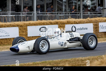 1963 Lotus-Ford 29 Indianapolis racer with driver Lee Clark at the 2018 ...