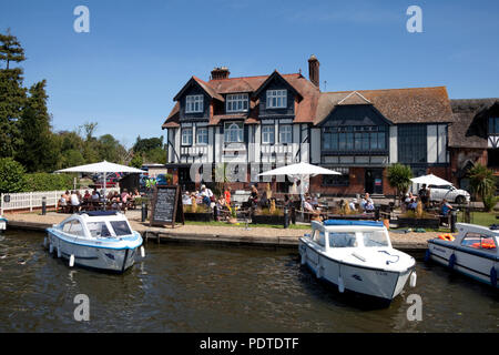 Norfolk Broads pubs inns - The ferry Inn, Horning on the River Bure ...