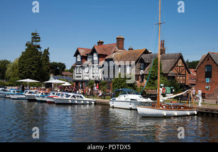 Norfolk Broads pubs inns - The ferry Inn, Horning on the River Bure ...