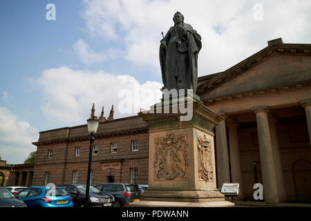 statue of queen victoria outside chester crown court part of chester ...