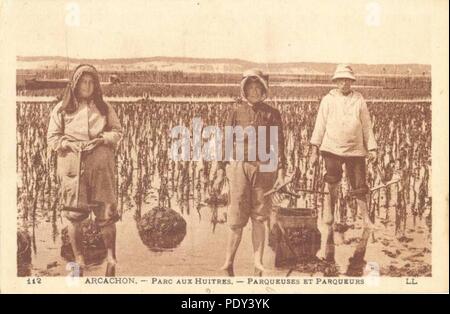 Arcachon - parqueur et parqueuse 6 Stock Photo - Alamy