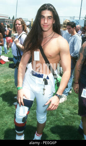 BEVERLY HILLS, CA - JUNE 2: (L-R) Musician Kris Kristofferson and ...