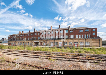 Platform at Crewe railway station, England UK Stock Photo - Alamy