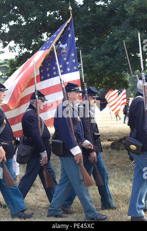 Union Soldiers heading to the front line in the American civil war ...