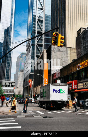 FedEx delivery truck in Manhattan, New York City, USA Stock Photo - Alamy