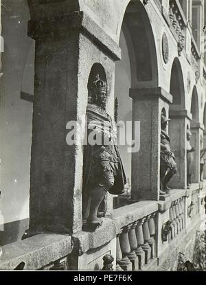 Arkaden im ‘Bischöflichen-Palais‘ Brixen Stock Photo - Alamy