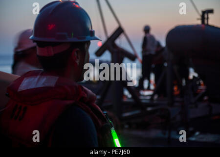 USS Rushmore (LSD-14) at sea in the 1950s Stock Photo - Alamy