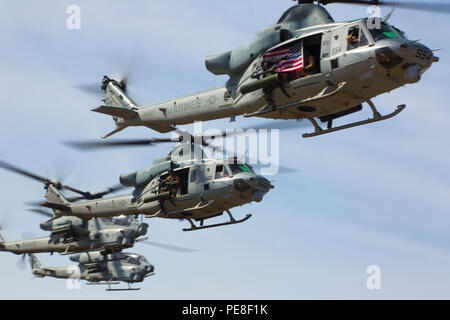 An AH-1Z Cobra with Marine Light Attack Helicopter Squadron 169 lands ...