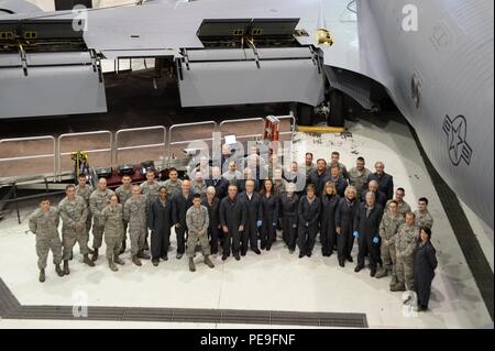 Senior leaders and attendees pose for group photo after the Army People ...