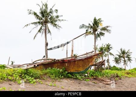 Traditional Sakayan Fishing Boat In The Philippines Stock Photo - Alamy