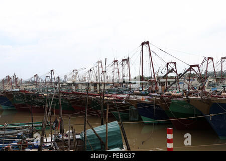 Jiangmen. 14th Aug, 2018. Photo taken on Aug. 14, 2018 shows vessels ...