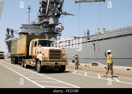 U.S. Army Reserve Soldiers of the 441st Transportation Company(Seaport ...