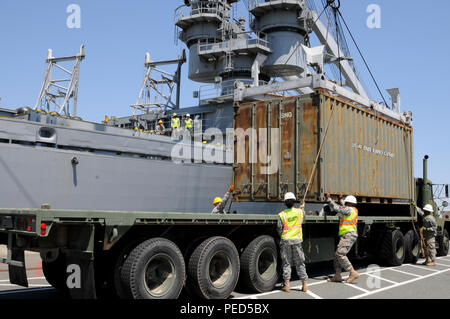 U.S. Army Reserve Soldiers of the 441st Transportation Company(Seaport ...