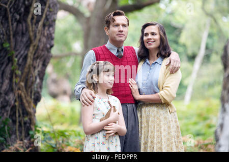 CHRISTOPHER ROBIN, l-r: Hayley Atwell, 2018. ph: Laurie Sparham /© Walt ...