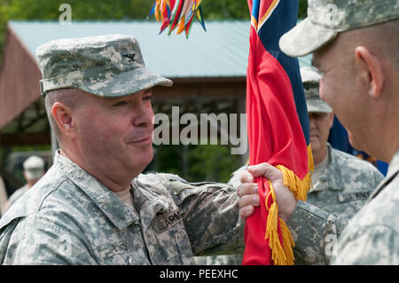 Col. Andrew Harris (right), 86th Infantry Brigade Combat Team (Mountain ...