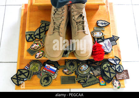 KABUL, Afghanistan (Aug. 13, 2015) Brig. Gen. Sean P. Swindell, left ...